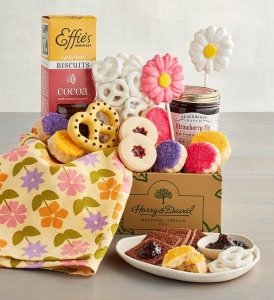 Sweet Shoppe: The Most Delightful Gift Baskets You Can Give This Spring ...