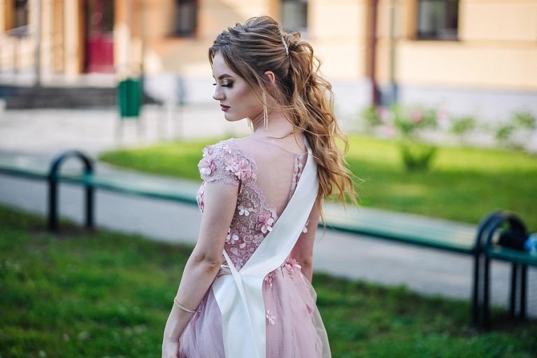 Elegant Dresses to Wear to Prom | The Teelie Blog